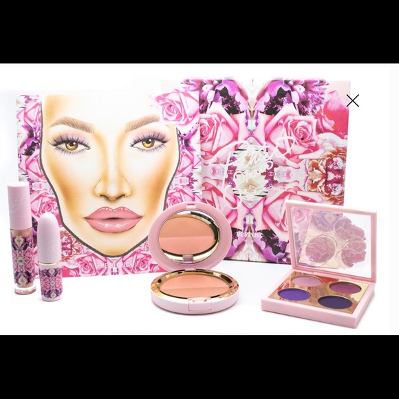 MAC Cosmetics | Makeup | Mac Me So Chic Set | Poshmark